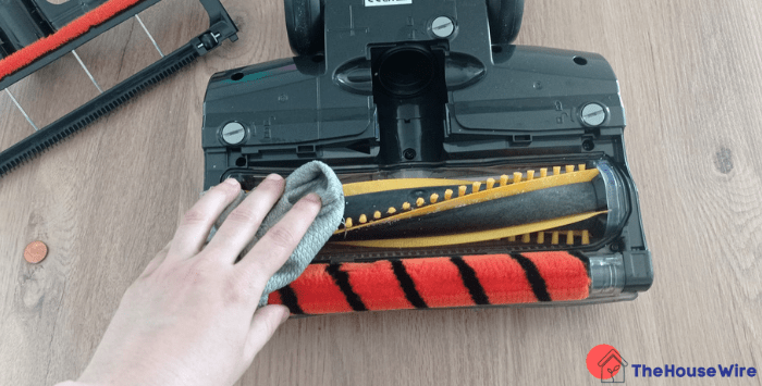 How To Clean a Vacuum Brush (6 Simple Steps) (6 Simple Steps)